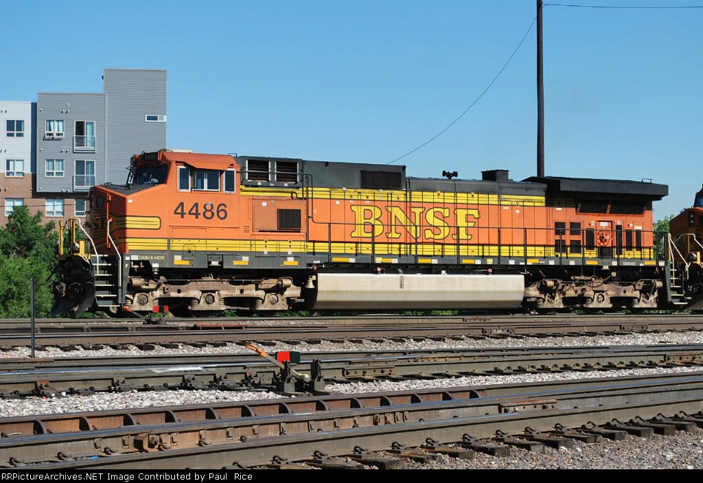 BNSF 4486